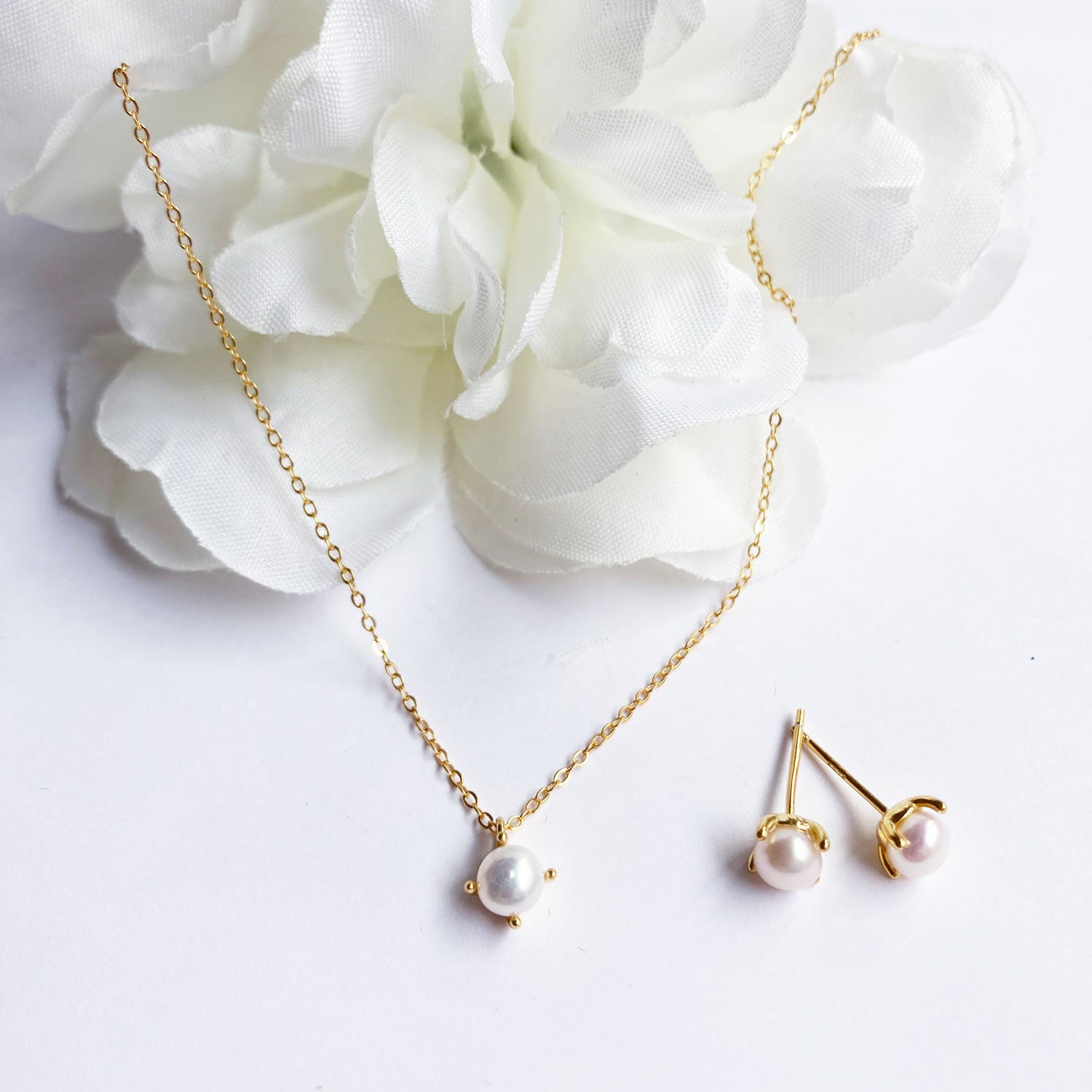 Delicate pearl necklace store